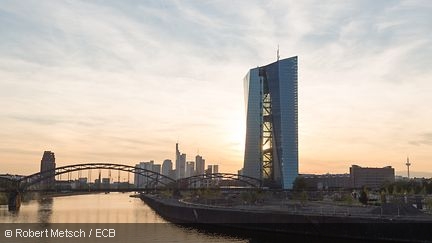 The Governing Council of the European Central Bank lowers interest ...