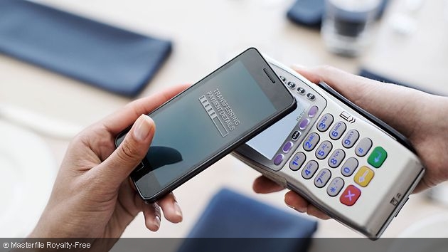 Schnelles Bezahlen mit Bargeld und kontaktlosen Zahlungsmitteln möglich ...