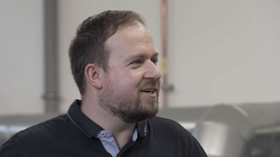 Lukas stellt die Anlagentechnik der Bundesbank vor | Hochschule der Deutschen Bundesbank